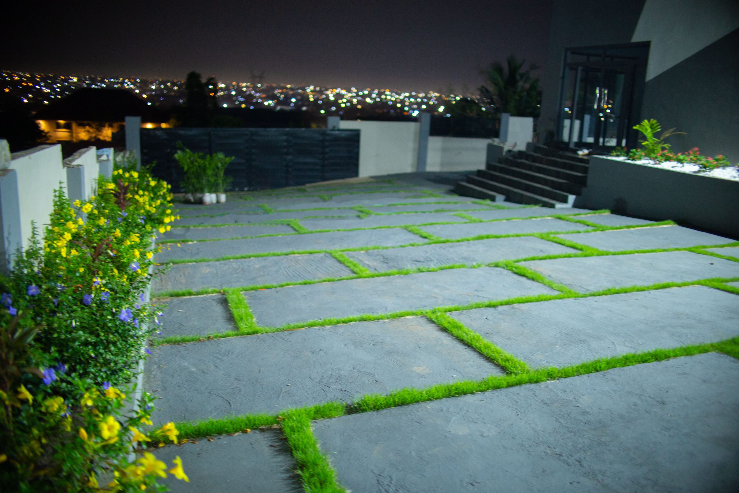 Home - L57 Suites - The Hillside accomodation of warmth, relaxation and ...